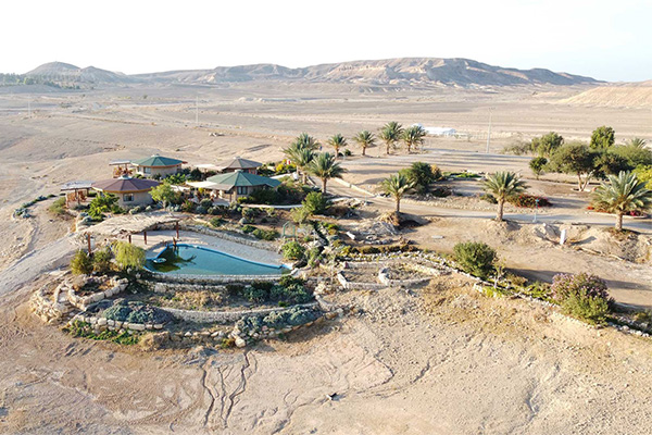 חדרי אירוח בנאות סמדר – לינה אקולוגית ושקטה בלב הערבה